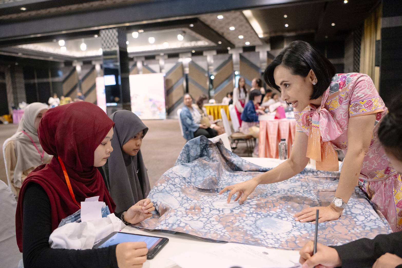 กรมพัฒฯหนุนเยาวชน เปิดอบรมภูมิปัญญาผลิตภัณฑ์ Young OTOP สู่สากล ภาคใต้ – Thairemark