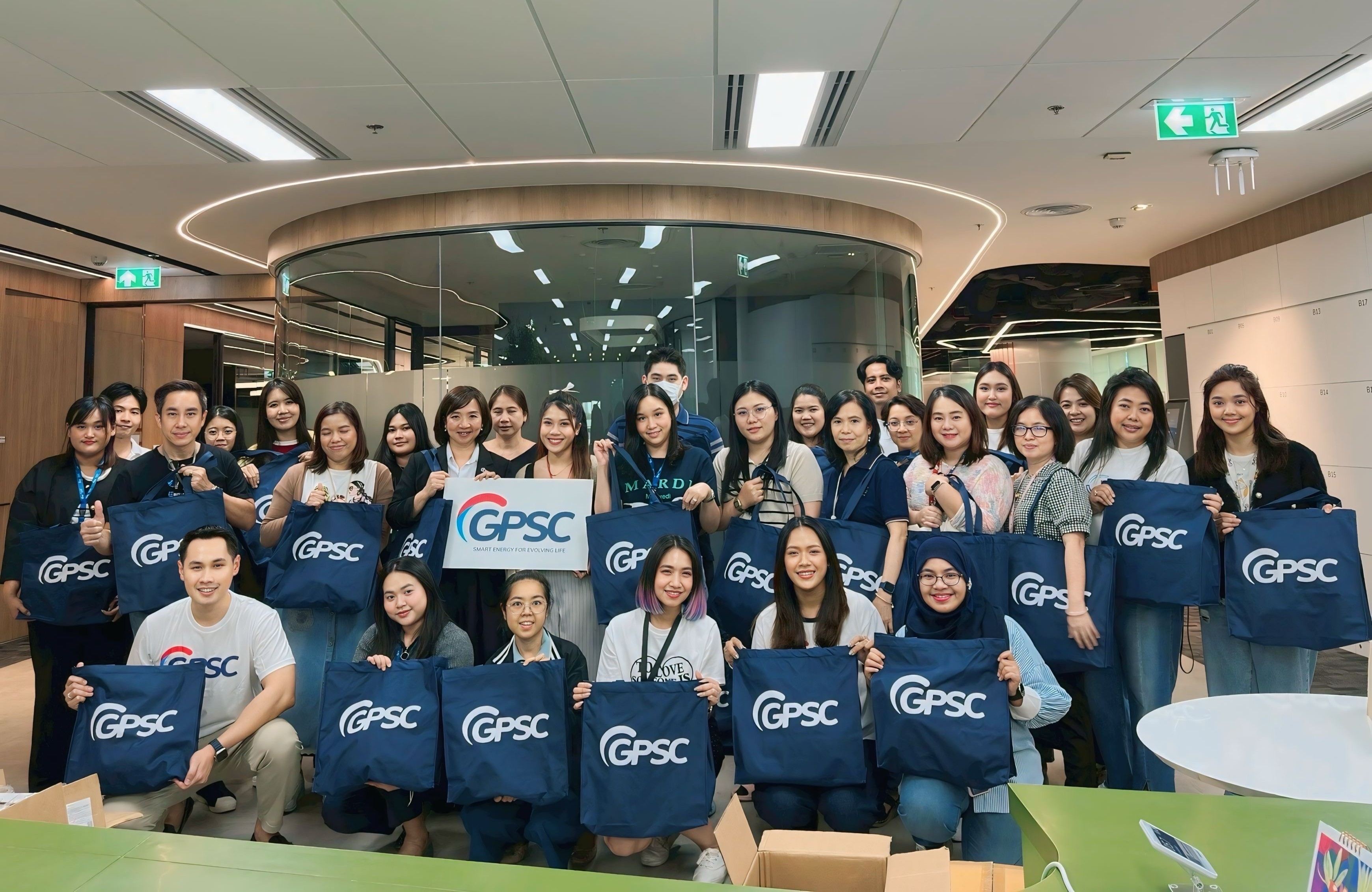 GPSC ร่วมส่งมอบอุปกรณ์ไฟฟ้าและสิ่งของจำเป็นสนับสนุนเจ้าหน้าที่และผู้ ...