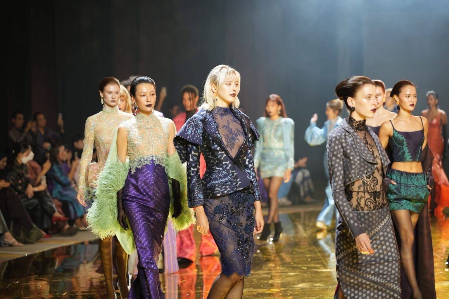 SILQ: ATELIER THAILAND ร่วมกับ ICONCRAFT เปิดแฟชั่นโชว์ “THE SILQ ...